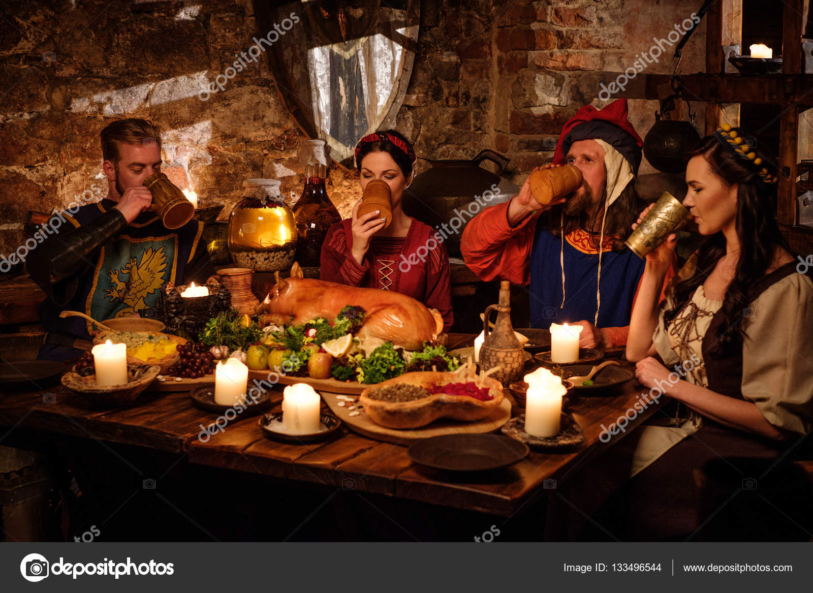 La gente medieval come y bebe: fotografía de stock © nejron #133496544 ... La gente medieval come y bebe: fotografía de stock © nejron #133496544 ...