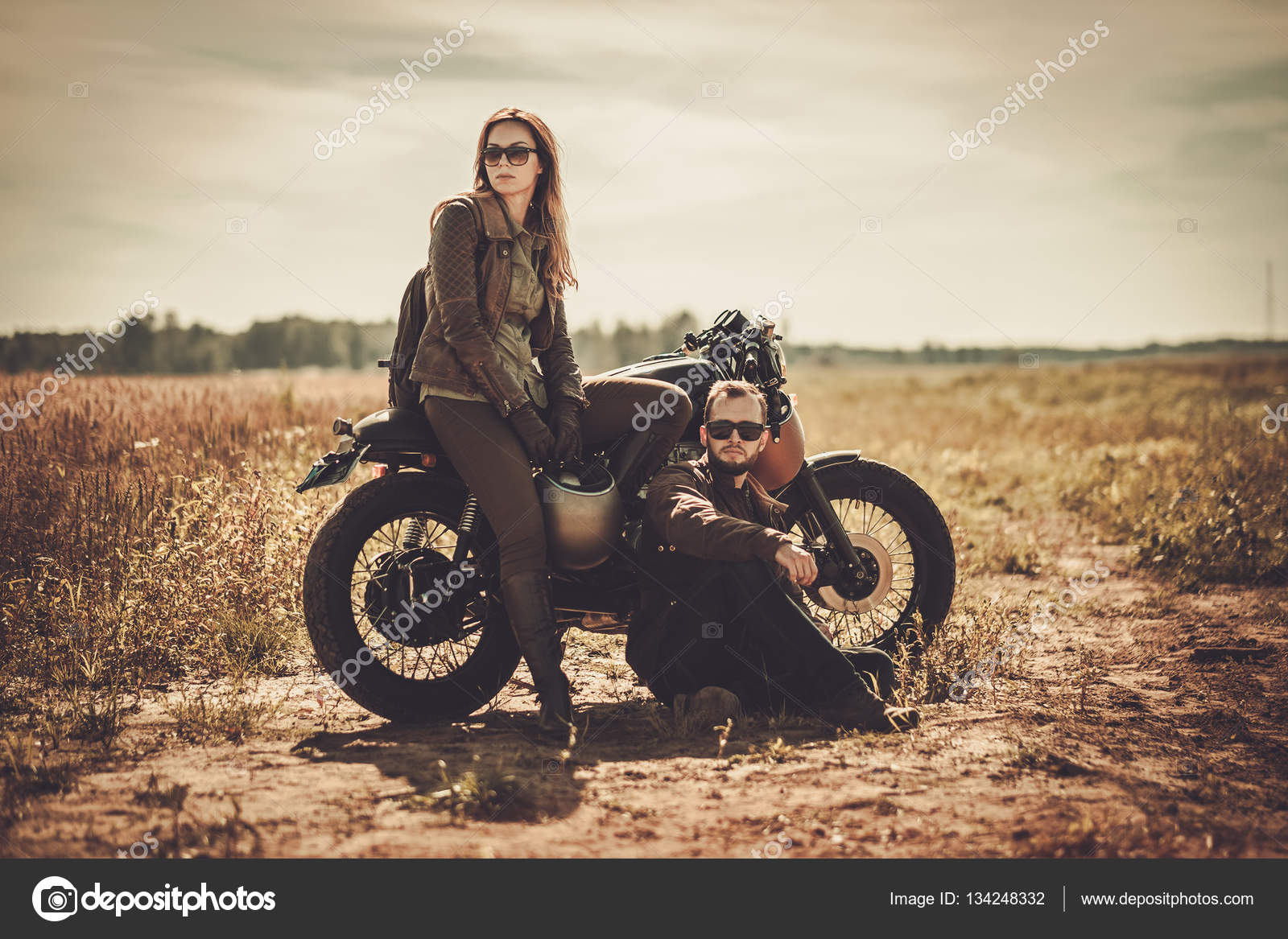 Stylish cafe racer couple on the vintage custom motorcycles — Stock Photo © nejron #134248332
