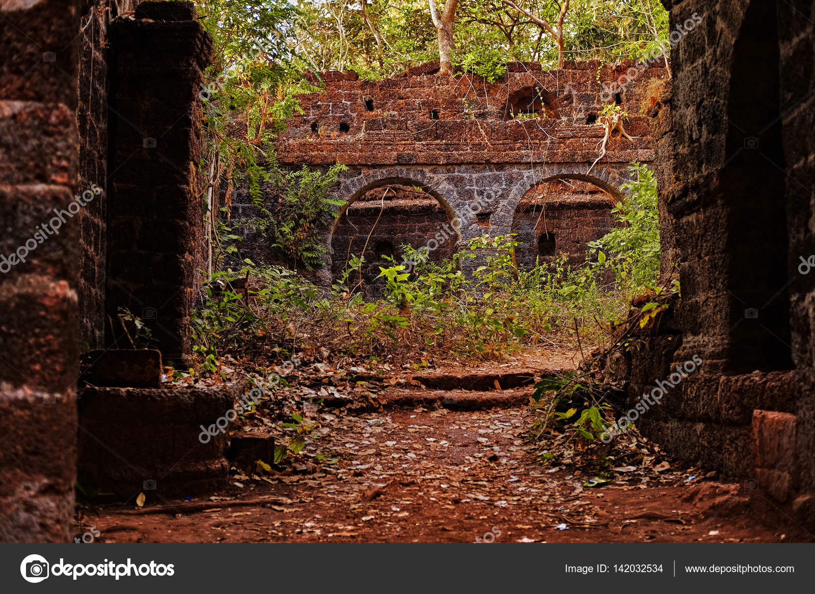 Old stone ruins — Stock Photo © fxquadro #142032534