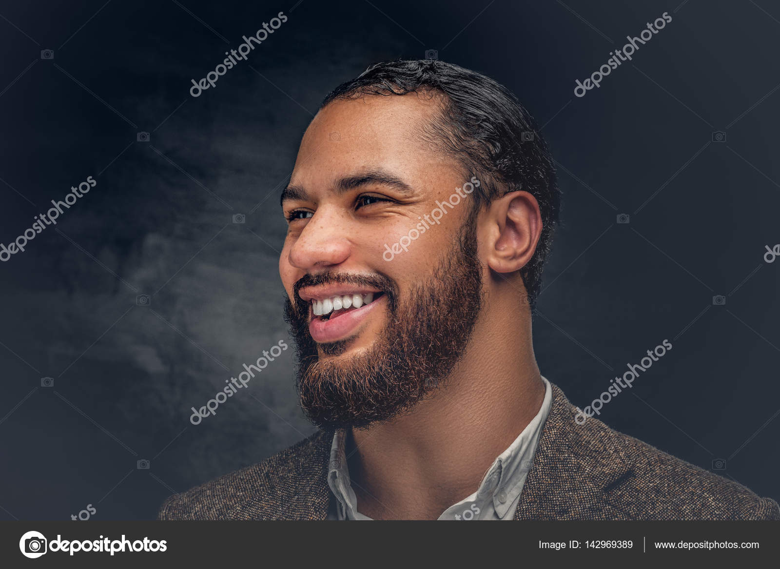 Smiling Black man Stock Photo by ©fxquadro 142969389