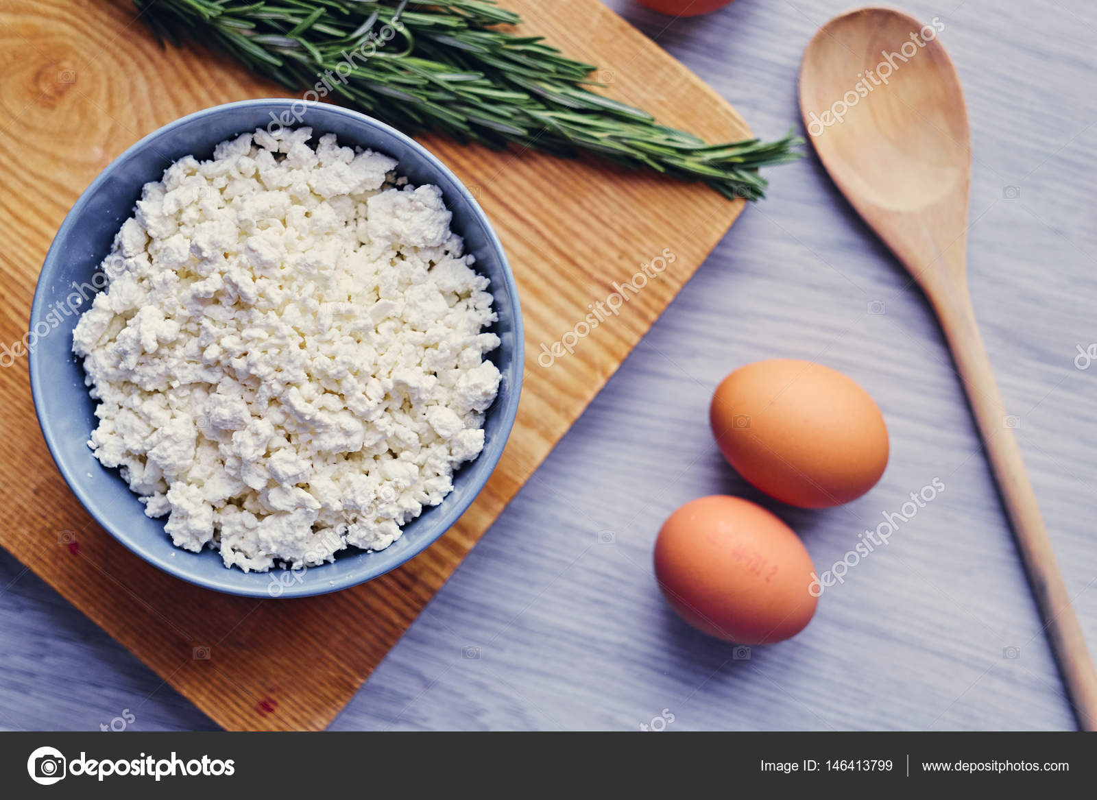 Curd with eggs and spoon lying on table — Stock Photo © fxquadro #146413799