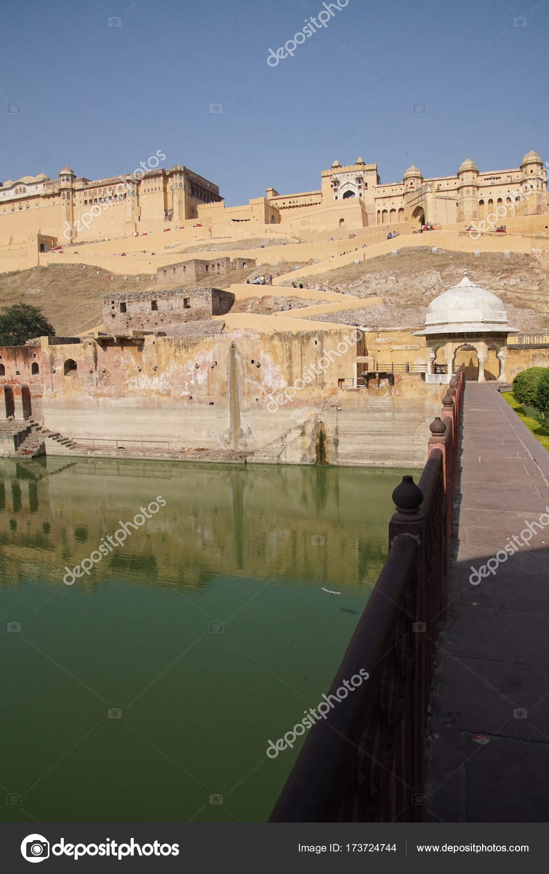 Outer walls of Amber Fort – Stock Editorial Photo © cascoly #173724744