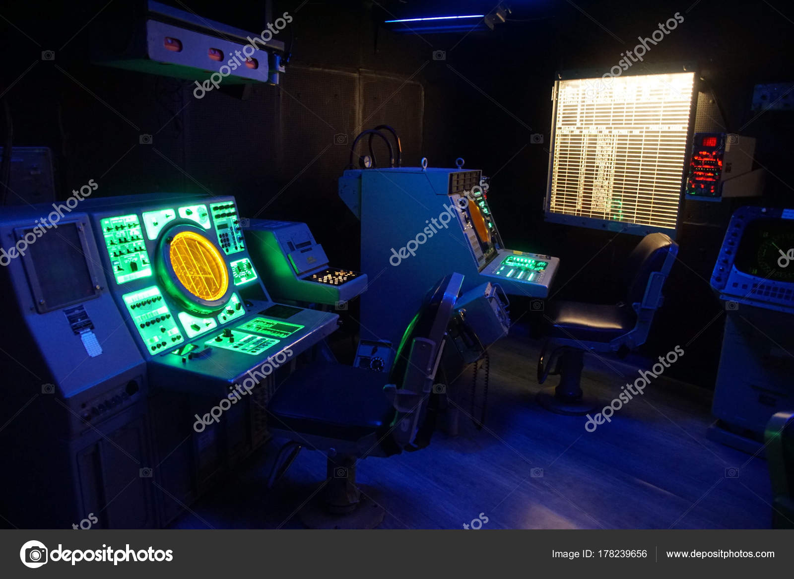 Radar tracking and detection stations – Stock Editorial Photo © cascoly ...