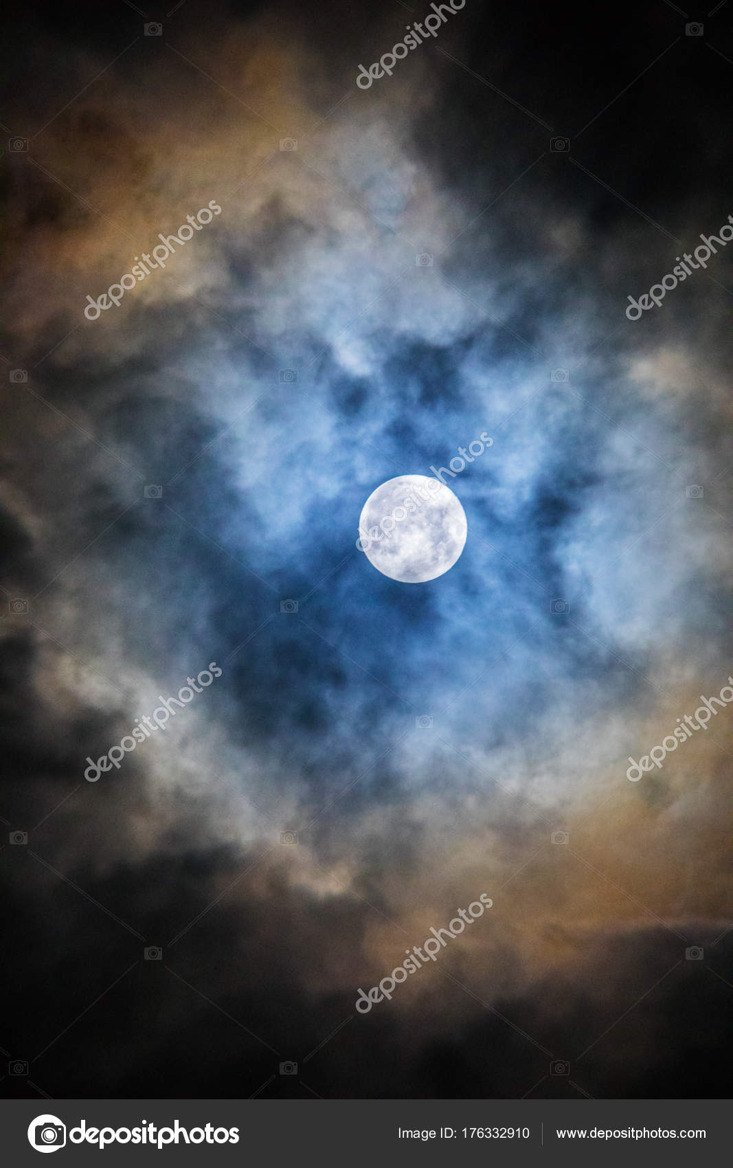 Night Photo of the full moon — Stock Photo © yanlev #176332910