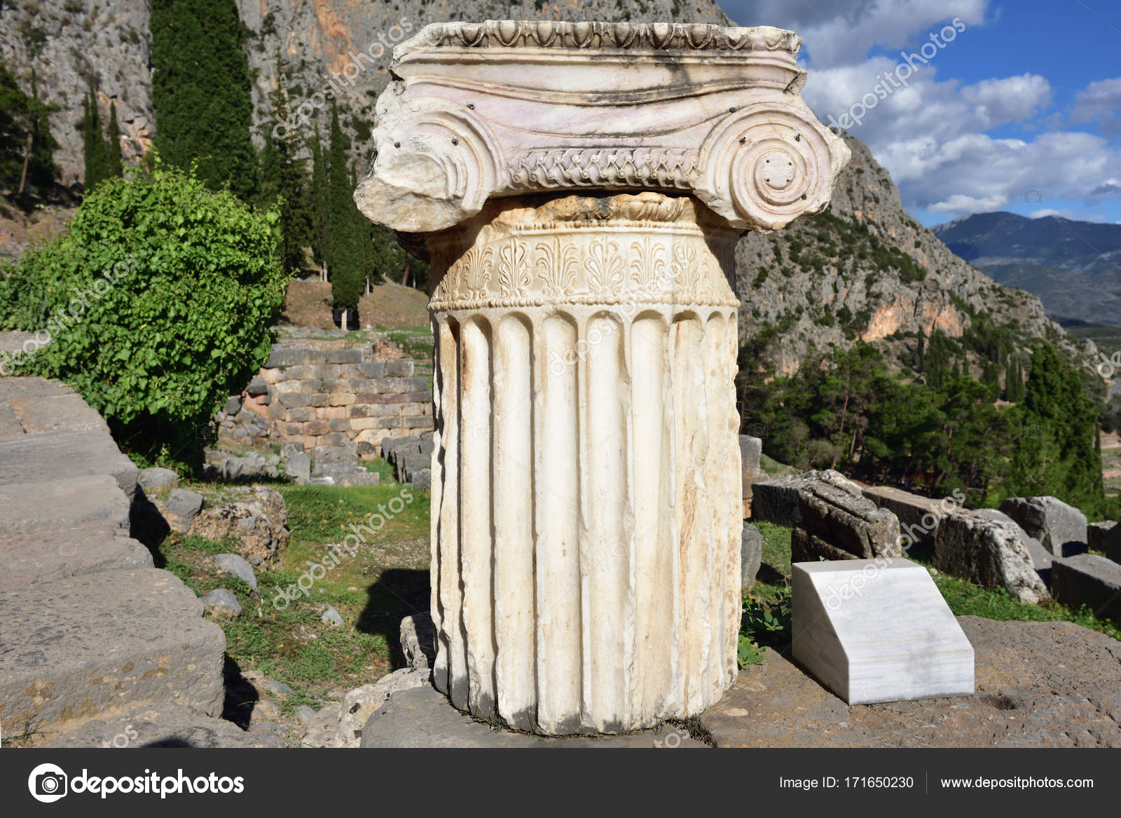 La colonne grecque antique à Delphes, Grèce image libre de droit par ...