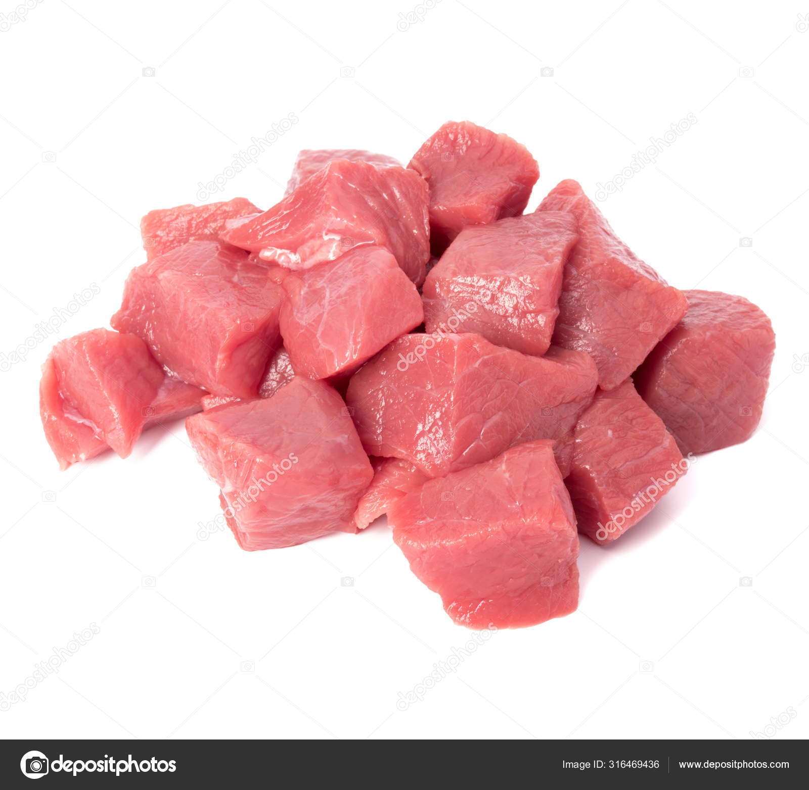 Raw chopped beef meat pieces isolated om white background cut ou ⬇ ...
