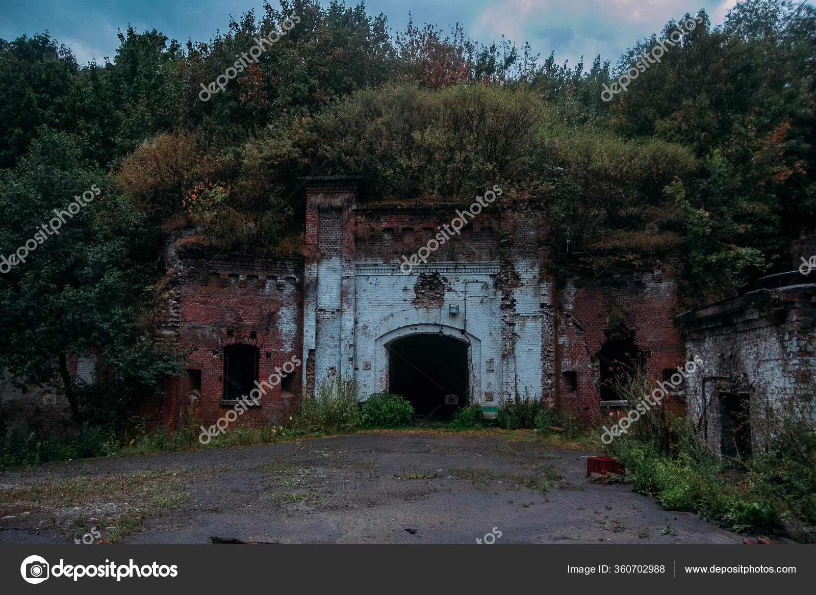 Pintu masuk untuk meninggalkan benteng Prusia Raja Frederick yang ...