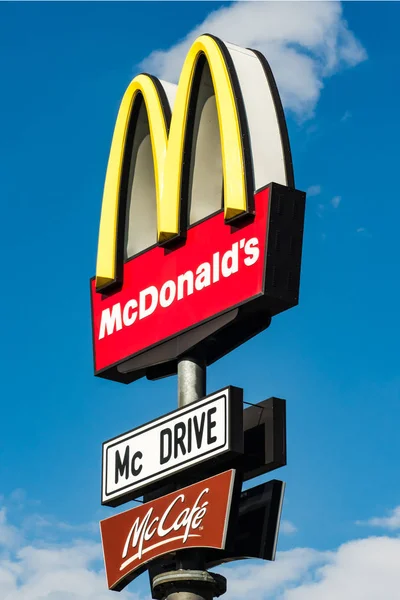 Mcdonalds sign Stock Photos, Royalty Free Mcdonalds sign Images ...