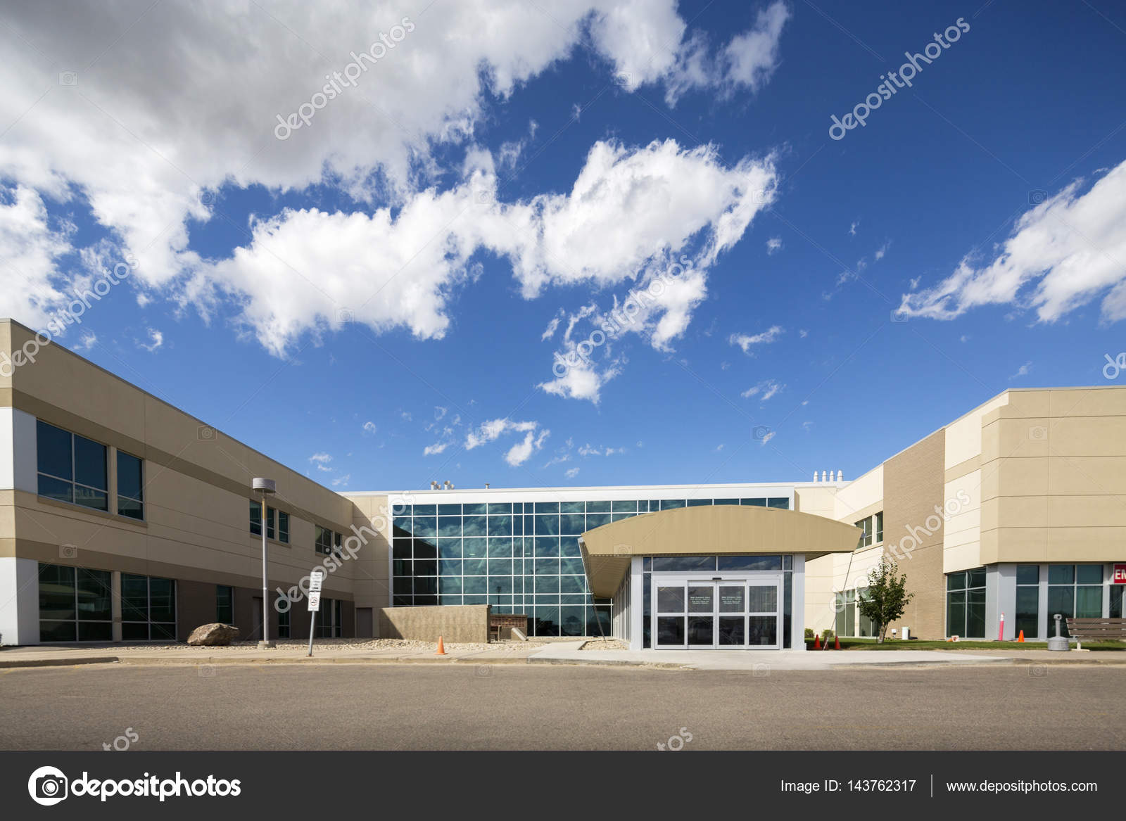Modern Hospital Building Against Sky — Stock Photo © SimpleFoto #143762317