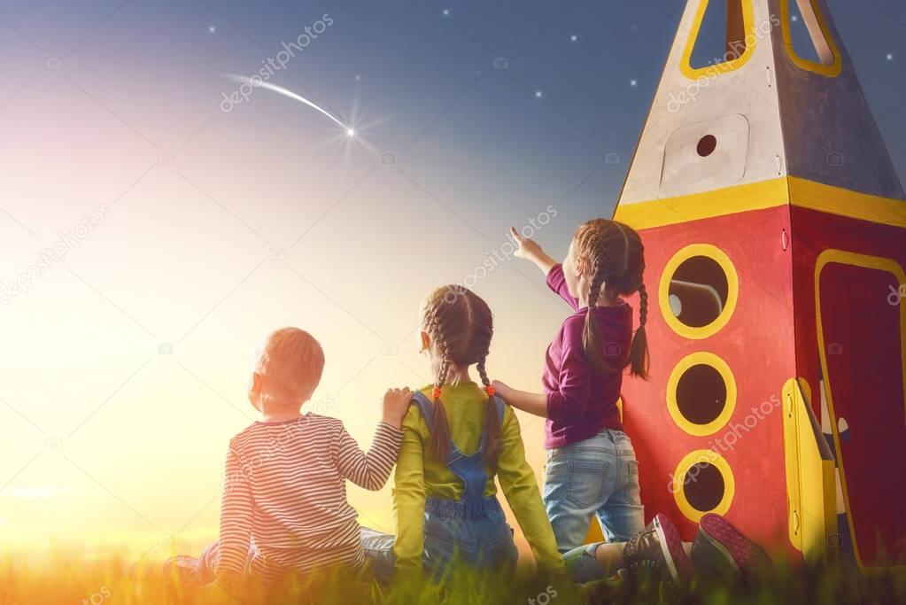 Kids looking at the sky — Stock Photo © choreograph #148195155