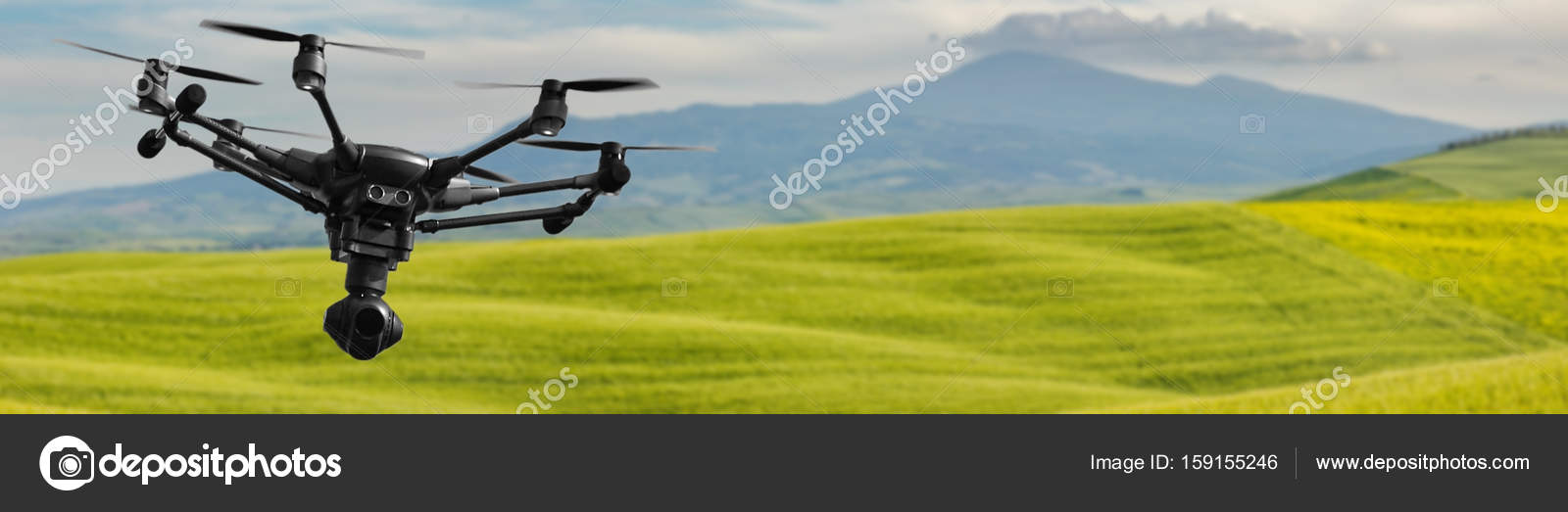 Un dron volador con cámara: fotografía de stock © zoomteam #159155246 ...