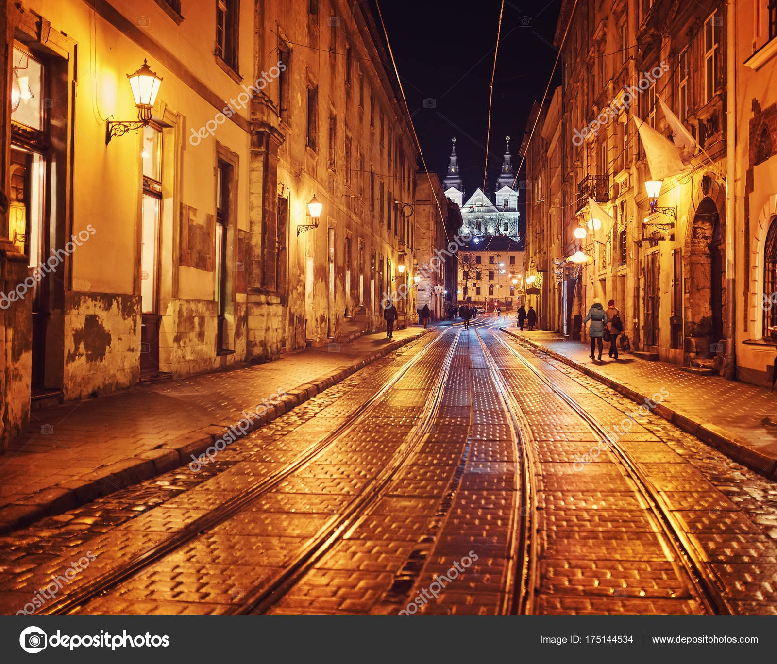 Mysterious narrow alley with lanterns in an old European city Stock ...
