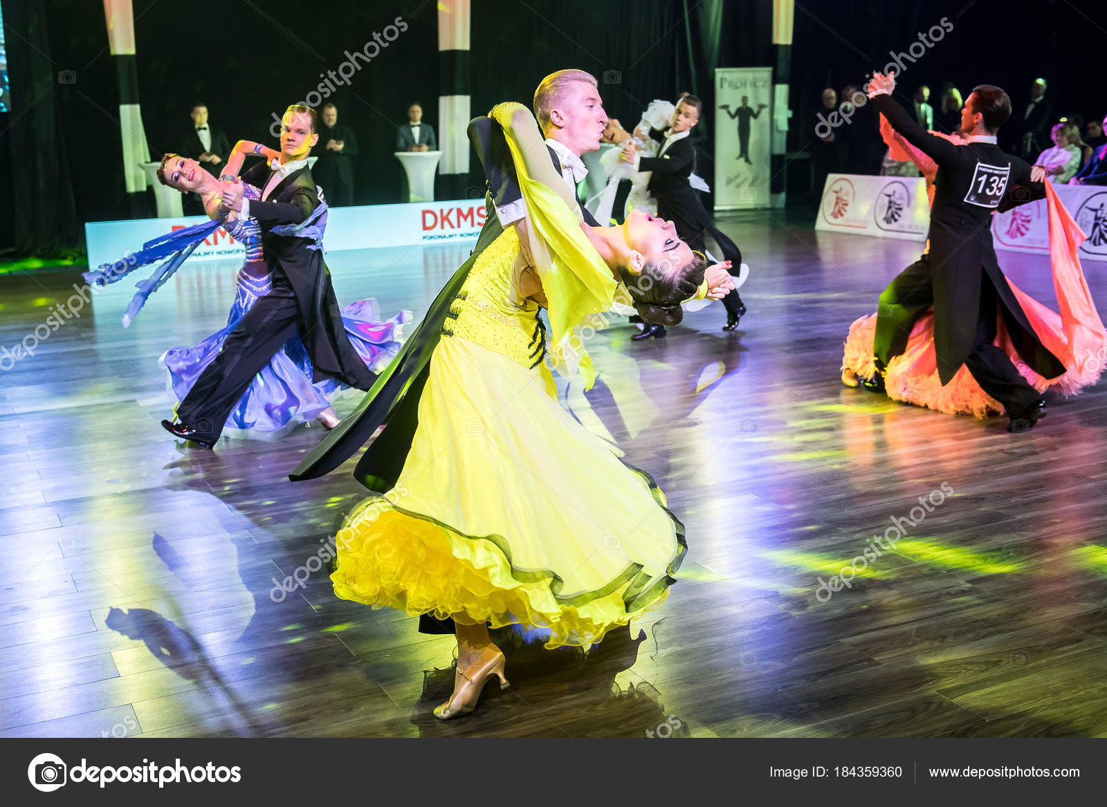 Dancers dancing standard dance – Stock Editorial Photo © tarczas #184359360