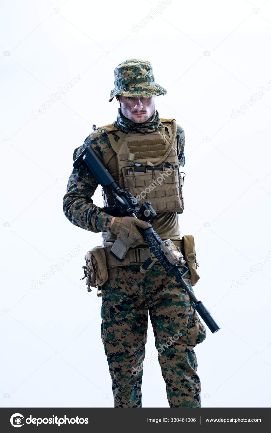 Soldado — Foto de stock #330461006 © .shock