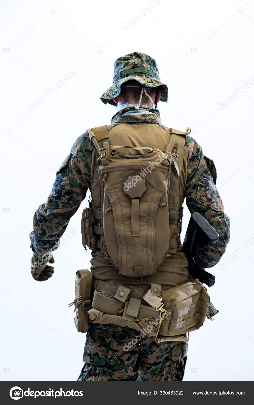 Soldier going in battle rear view — Stock Photo © .shock #330463922