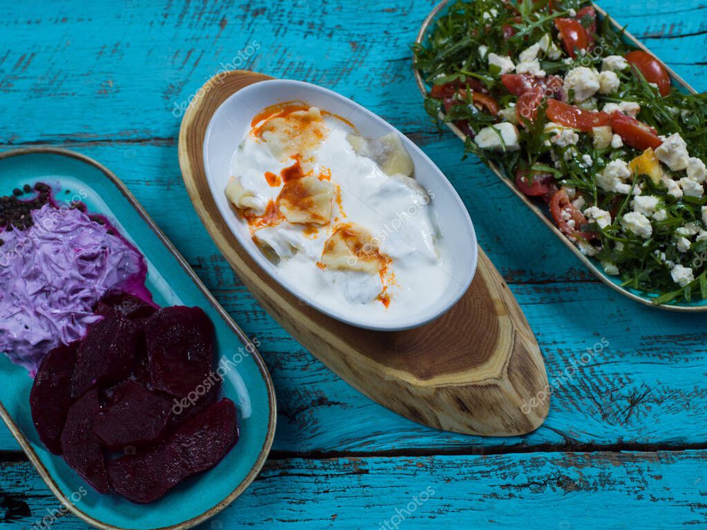 Eid Mubarak Cena tradicional Ramadán Iftar. Surtido de sabrosa comida ...