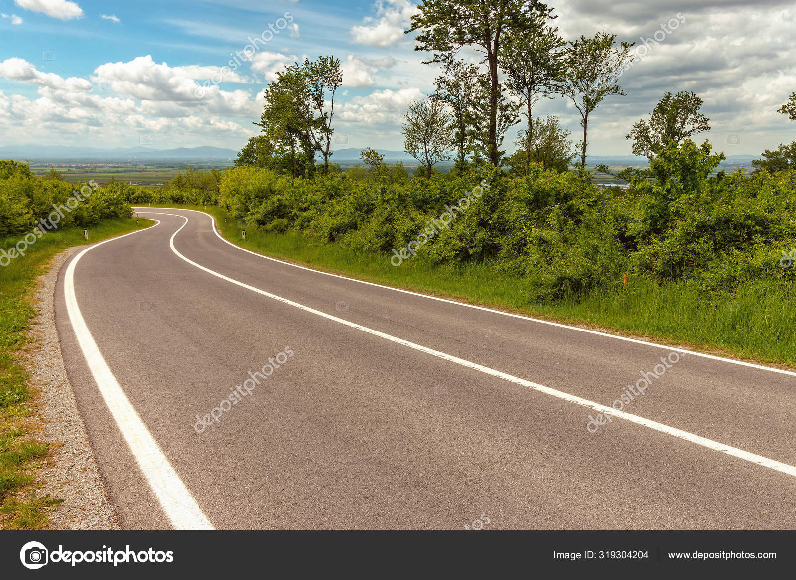 Straight asphalt road leading into the distance — Stock Photo ...