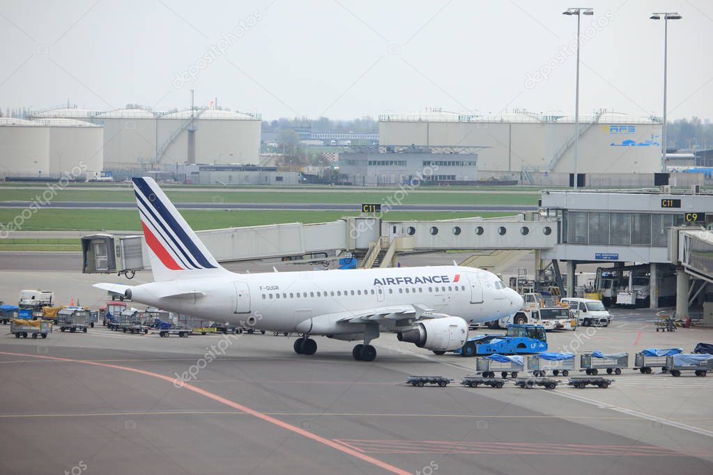 Aeropuerto de Ámsterdam Schiphol Países Bajos - 14 de abril de 2018: F ...