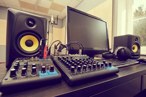 Modern recording studio Stock Photos, Royalty Free Modern recording ...