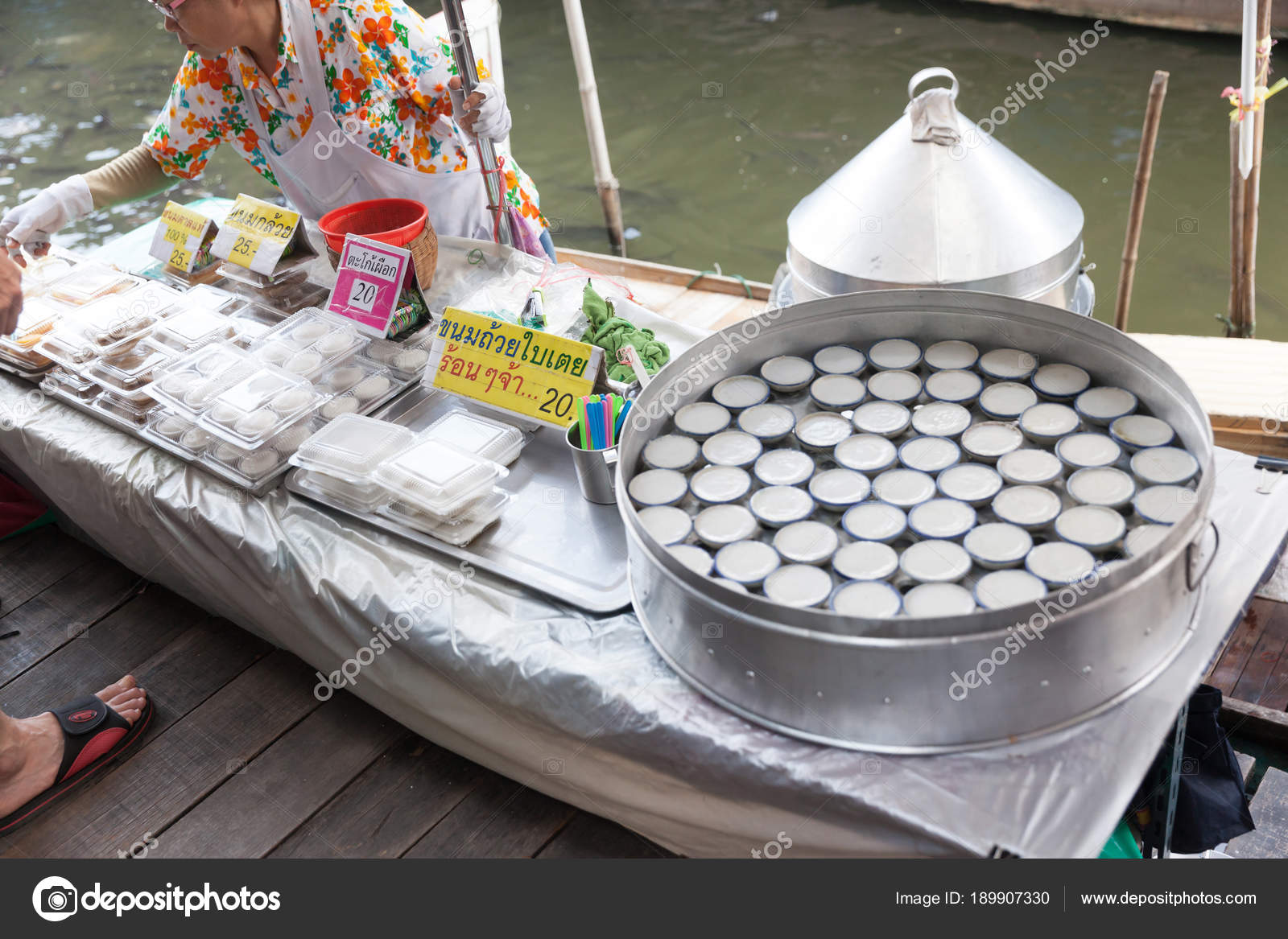 Bangkok floating market – Stock Editorial Photo © blanaru #189907330