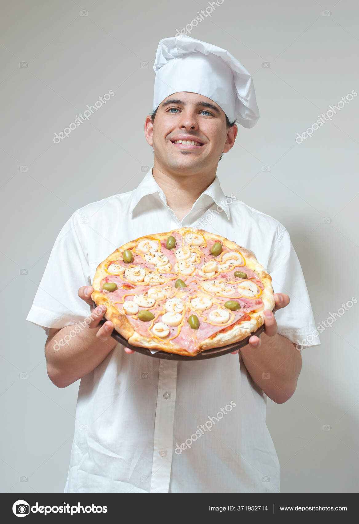 Portrait Cook Pizza Light Background Stock Photo by ©anpet2000 371952714