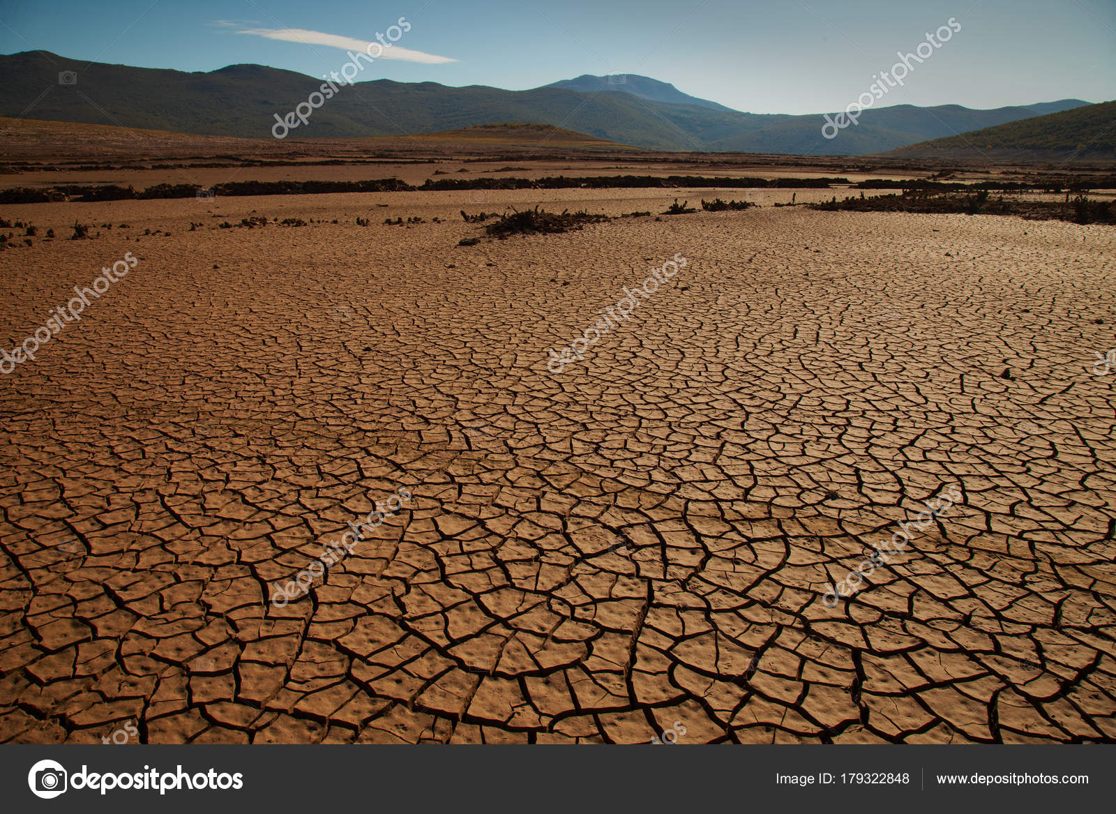 Cracked drought land Stock Photo by ©igordutina 179322848
