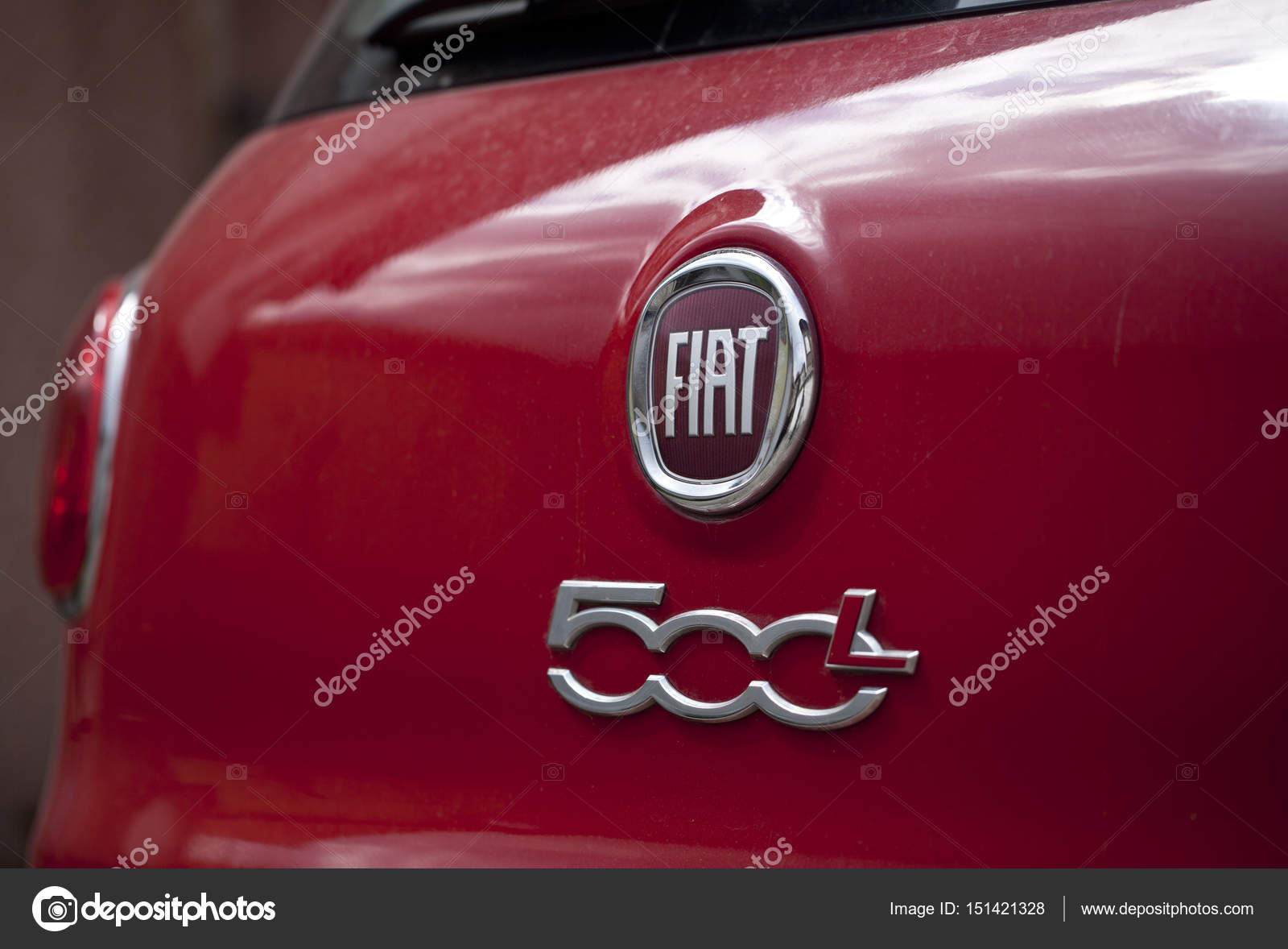 SOFIA, BULGARIA - APRIL 25, 2017: Details and Fiat logo on 500L car ...