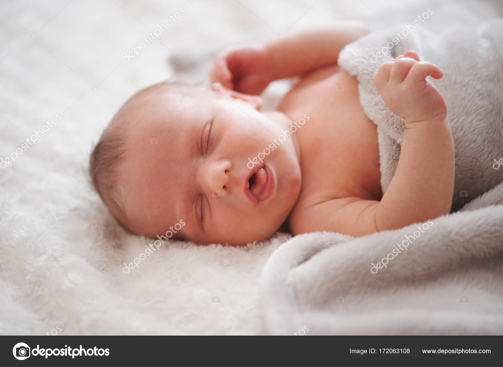 Cute newborn baby at home — Stock Photo © ababaka #172063108