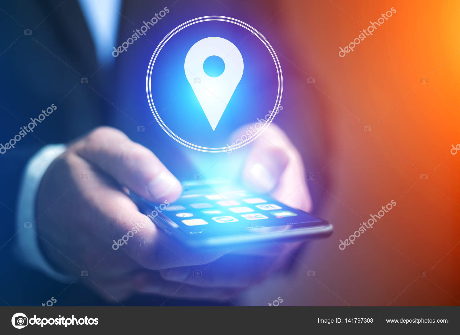 Concepto de localización geográfica en un mapa con un smartphone — Foto ...