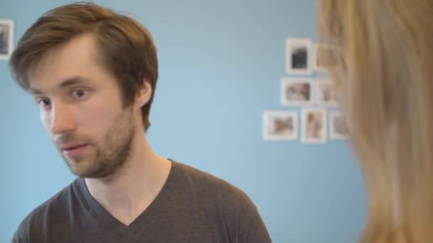 Vidéos pour Gifle au visage, Gifle au visage clips vidéo HD / 4K ...