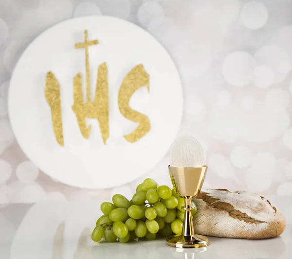 Holy communion a golden chalice — Stock Photo © JanPietruszka #144009597