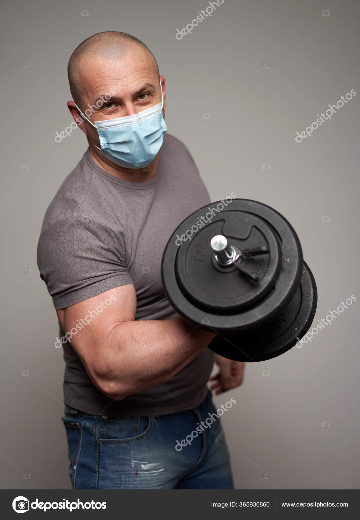 Man Face Mask Training Pandemic Dumbbell — Stock Photo © Xalanx #365930860