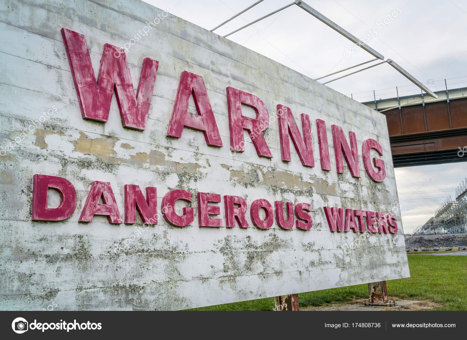 Warning dangerous waters sign Stock Photo by ©PixelsAway 174808736