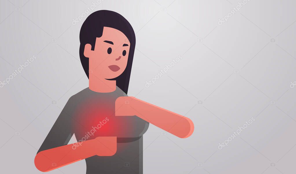 mujer joven con dolor de mama tocando su pecho área inflamada dolorosa ...
