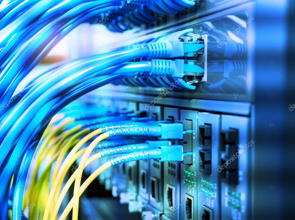 equipos de tecnolog a de la informaci n de fibra ptica en el centro de datos 2024