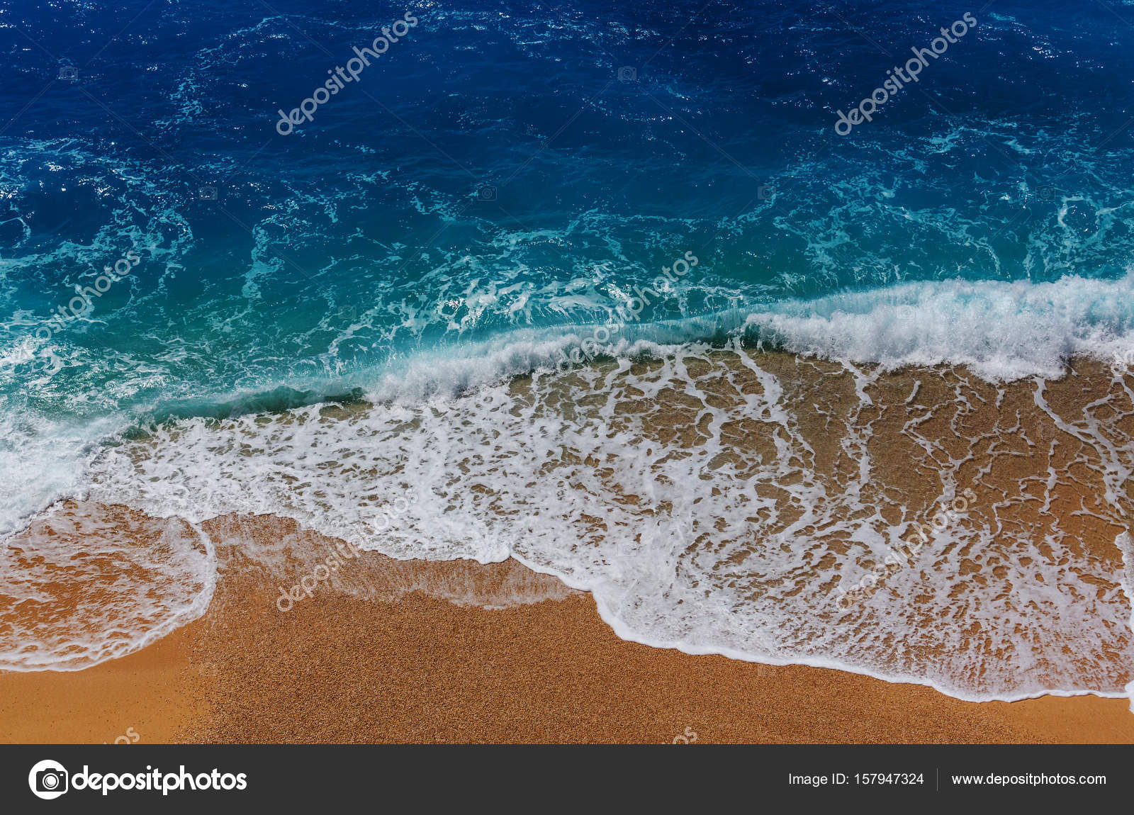 Ola azul en la playa: fotografía de stock © kamchatka #157947324 ...