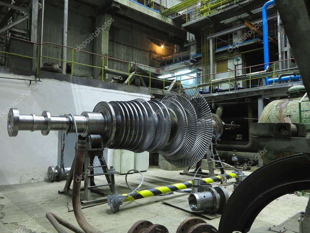 Generador de energ a turbina de vapor en proceso de reparaci n, maquinaria, tuber as, tubos, en ...