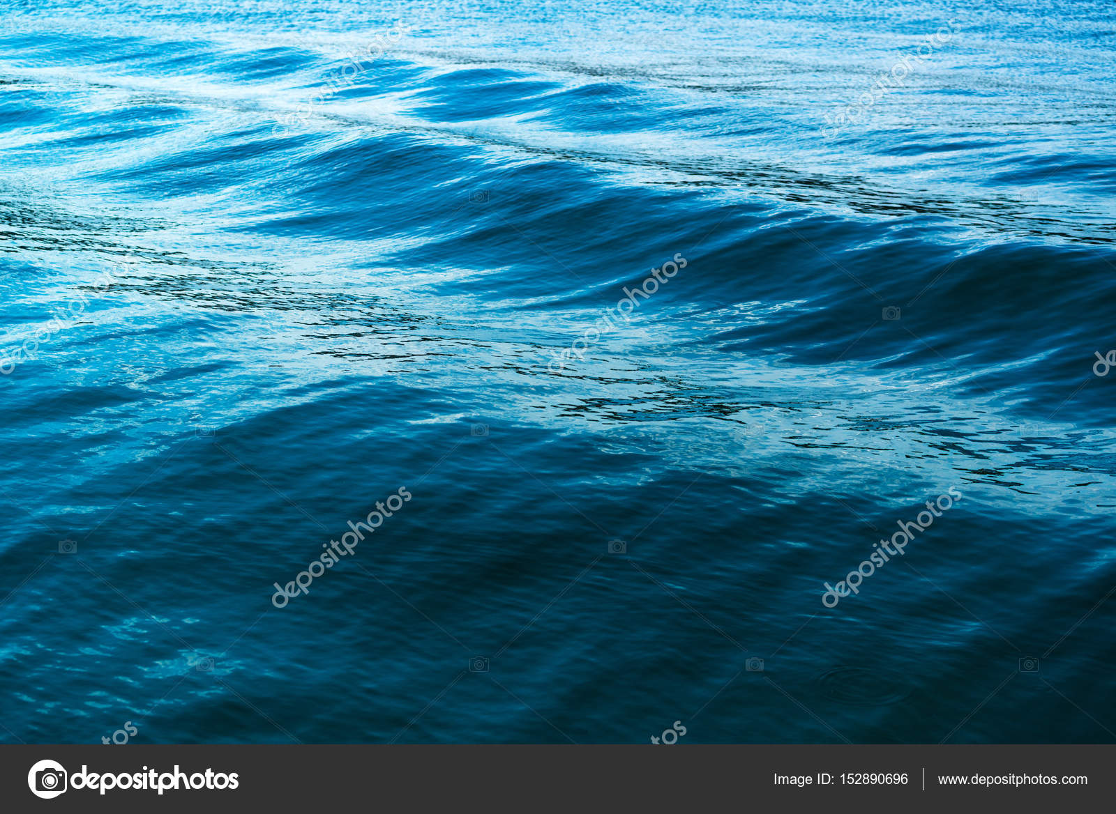 Sea waves formed from sailing ship Stock Photo by ©stevanovicigor 152890696