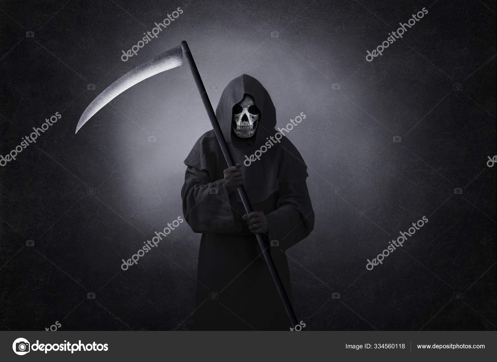 Smutná Smrtka Kosou Tmě — Stock Fotografie © sqback #334560118