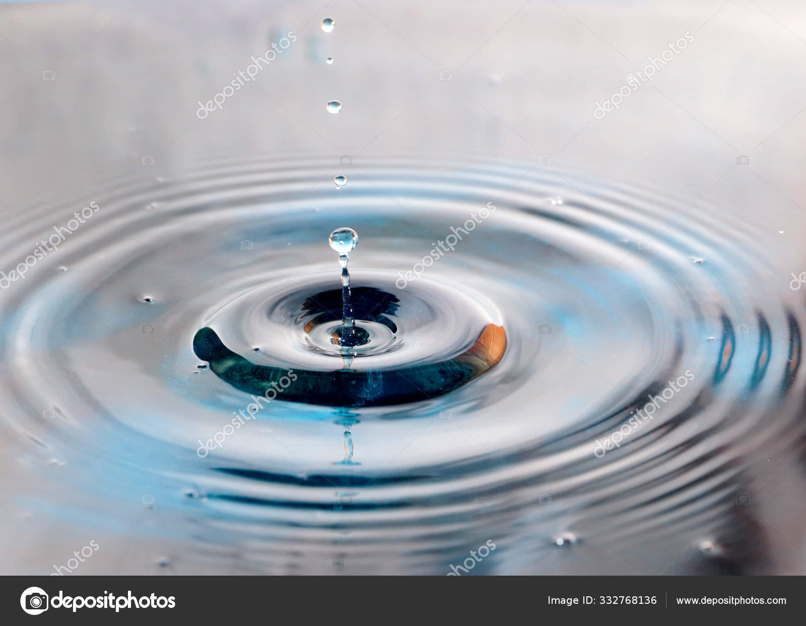 Drop Water Falls Surface Liquid Forming Bizarre Bursts Stock Photo by ...