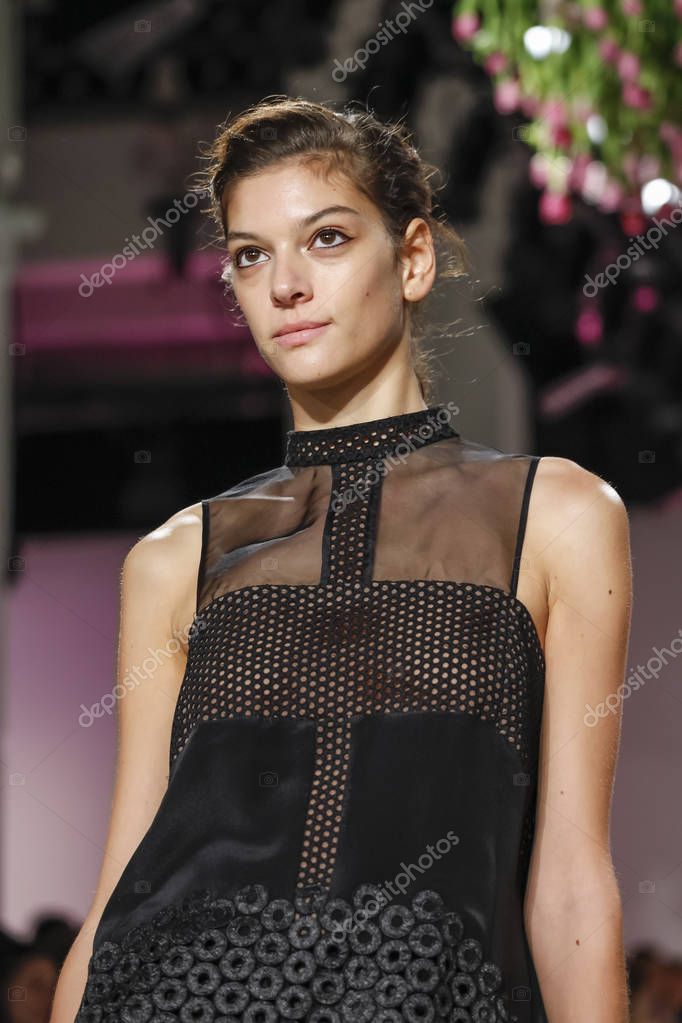 Lela Rose runway show – Stock Editorial Photo © SamAronov #129291434