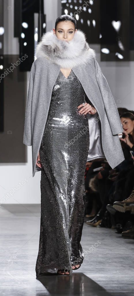 Pamella Roland runway show — Stock Editorial Photo © SamAronov #129327034