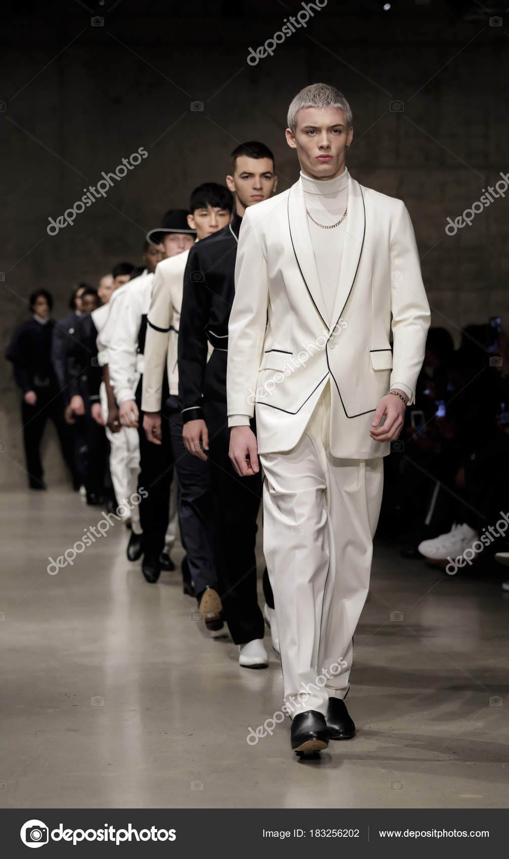 Models walk runway – Stock Editorial Photo © SamAronov #183256202