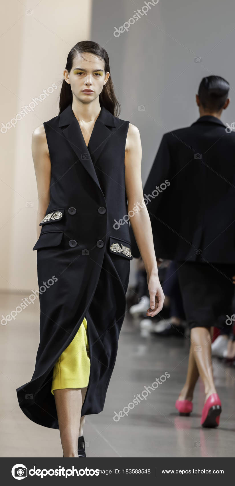 Models walk runway – Stock Editorial Photo © SamAronov #183588548