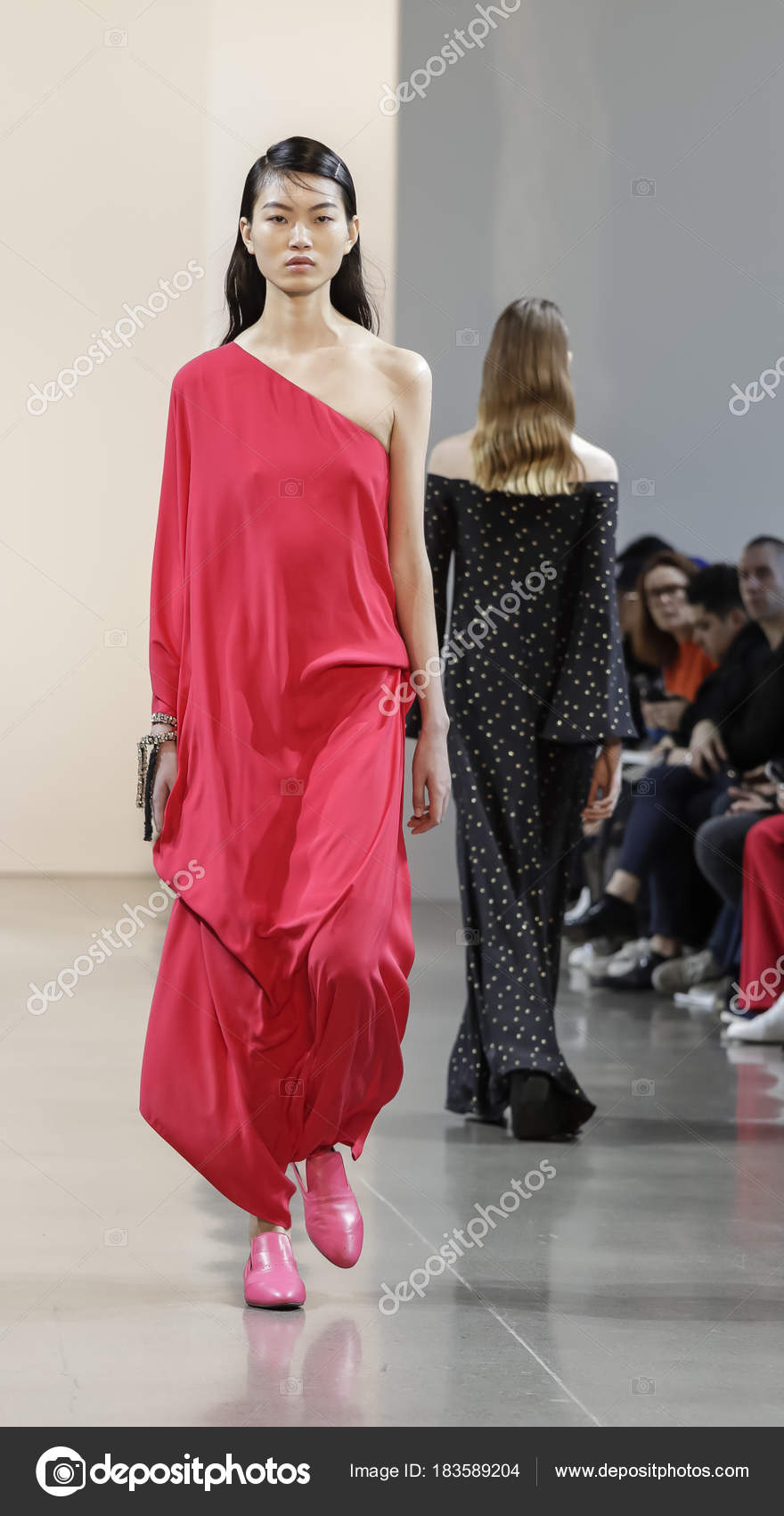 Models walk runway – Stock Editorial Photo © SamAronov #183589204