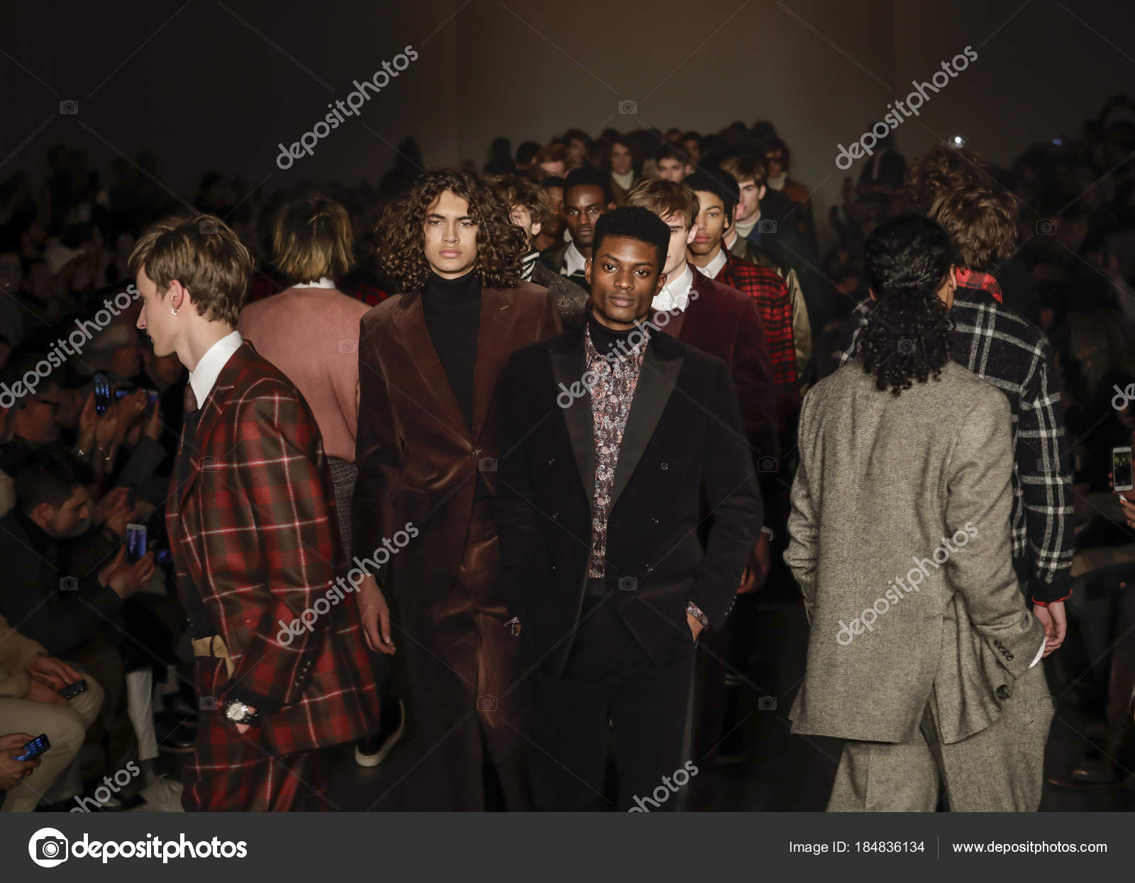 Models walk runway – Stock Editorial Photo © SamAronov #184836134