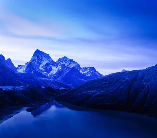 Paisajes azules fotos de stock, imágenes de Paisajes azules sin ...