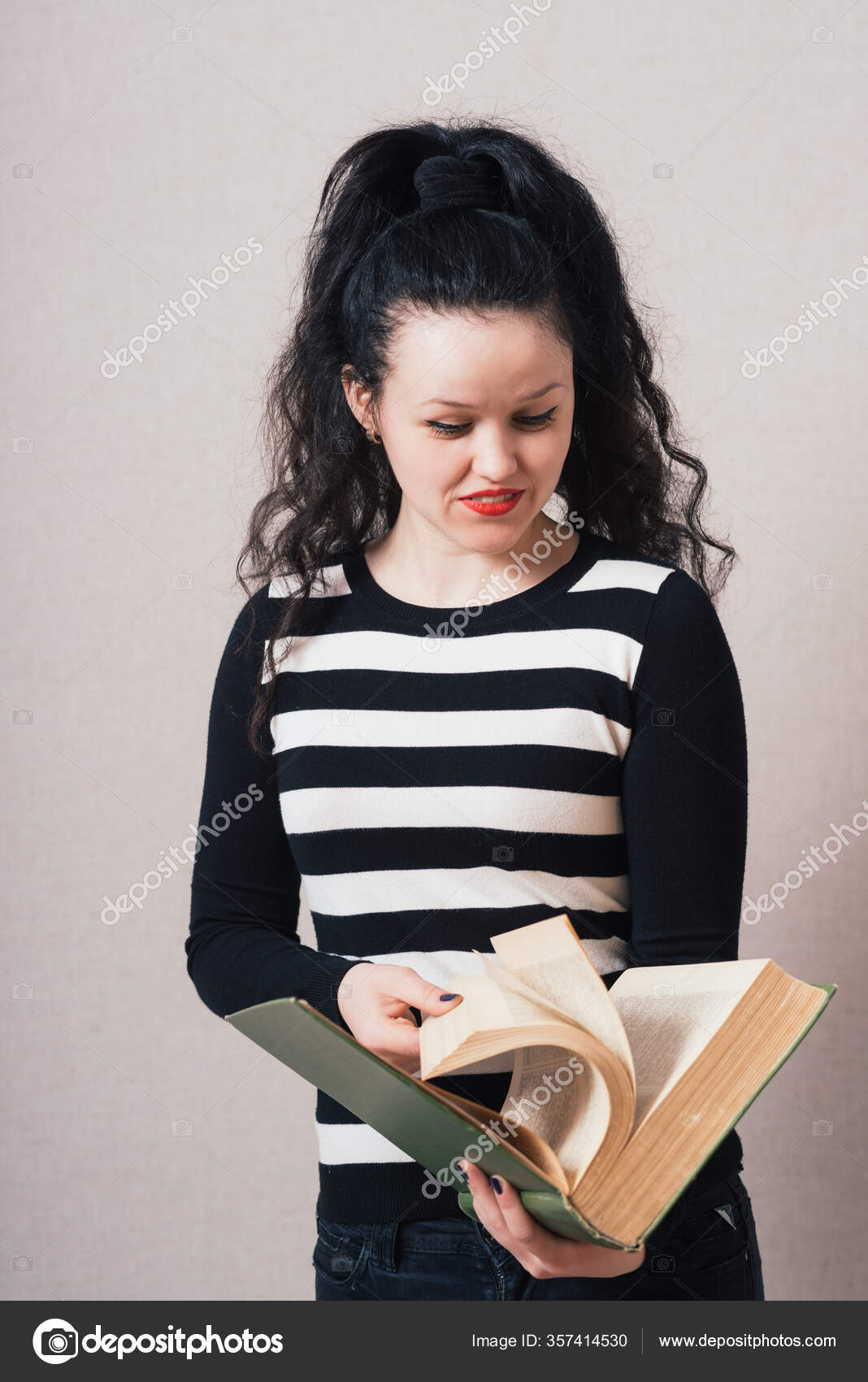 Woman Reading Book Gray Background — Stock Photo © file404 #357414530