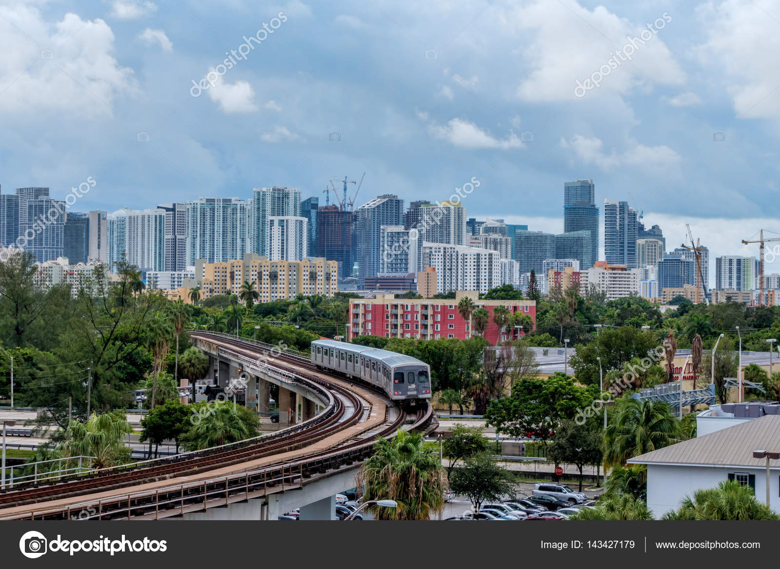 Metrorail in Miami Florida – Stock Editorial Photo © rudyumans #143427179