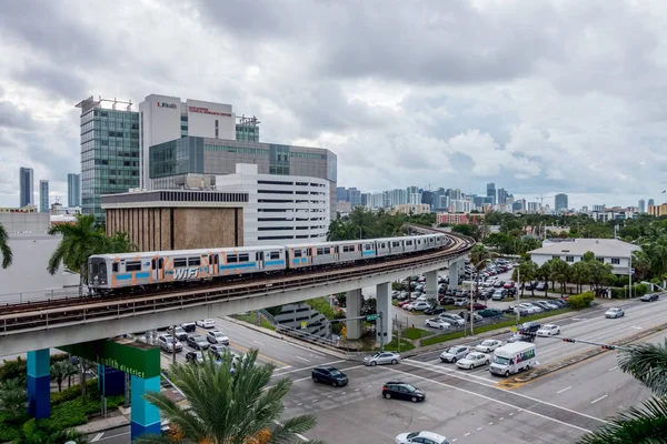 Metrorail in Miami Florida – Stock Editorial Photo © rudyumans #143427179